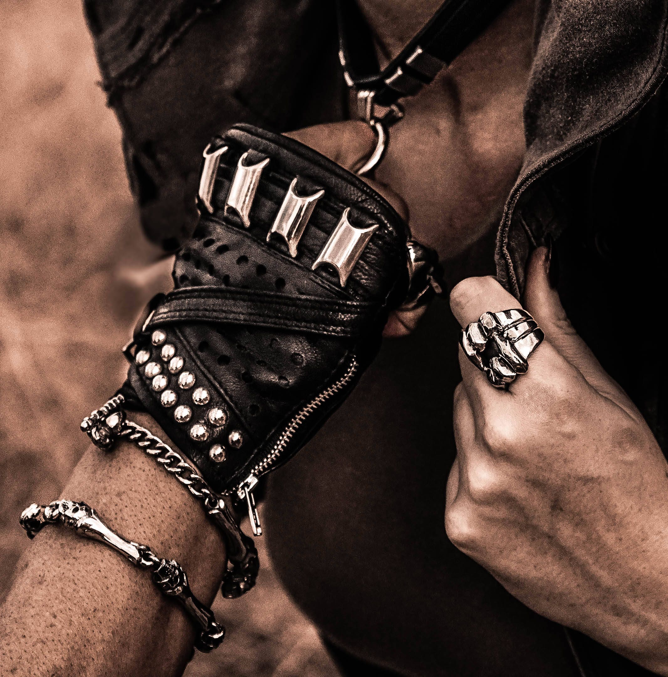 Knuckle duster bracelet store